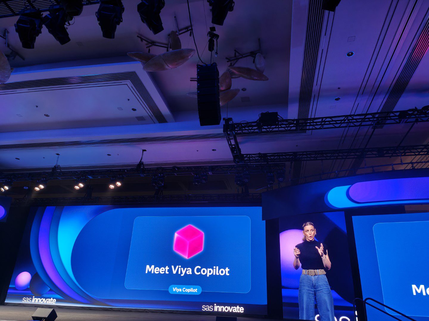 SAS drukt vol de AI-knop in tijdens Innovate: Viya Copilot, Data Maker ...