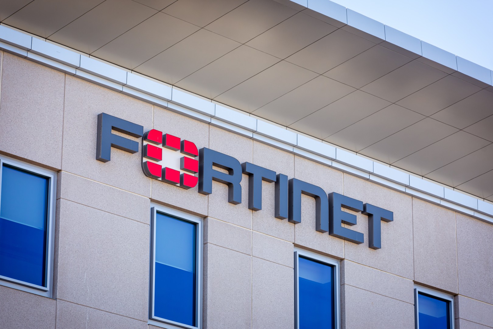 Fortinet ziet AI als ondersteuning voor NIS2 - ITdaily.